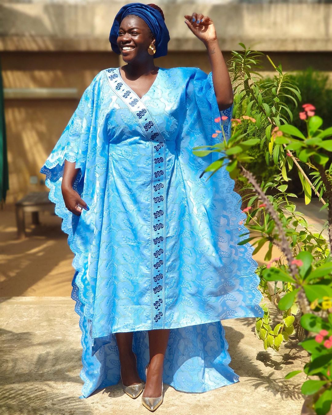 Leçon de style avec Karelle : porter le boubou africain de manière fun