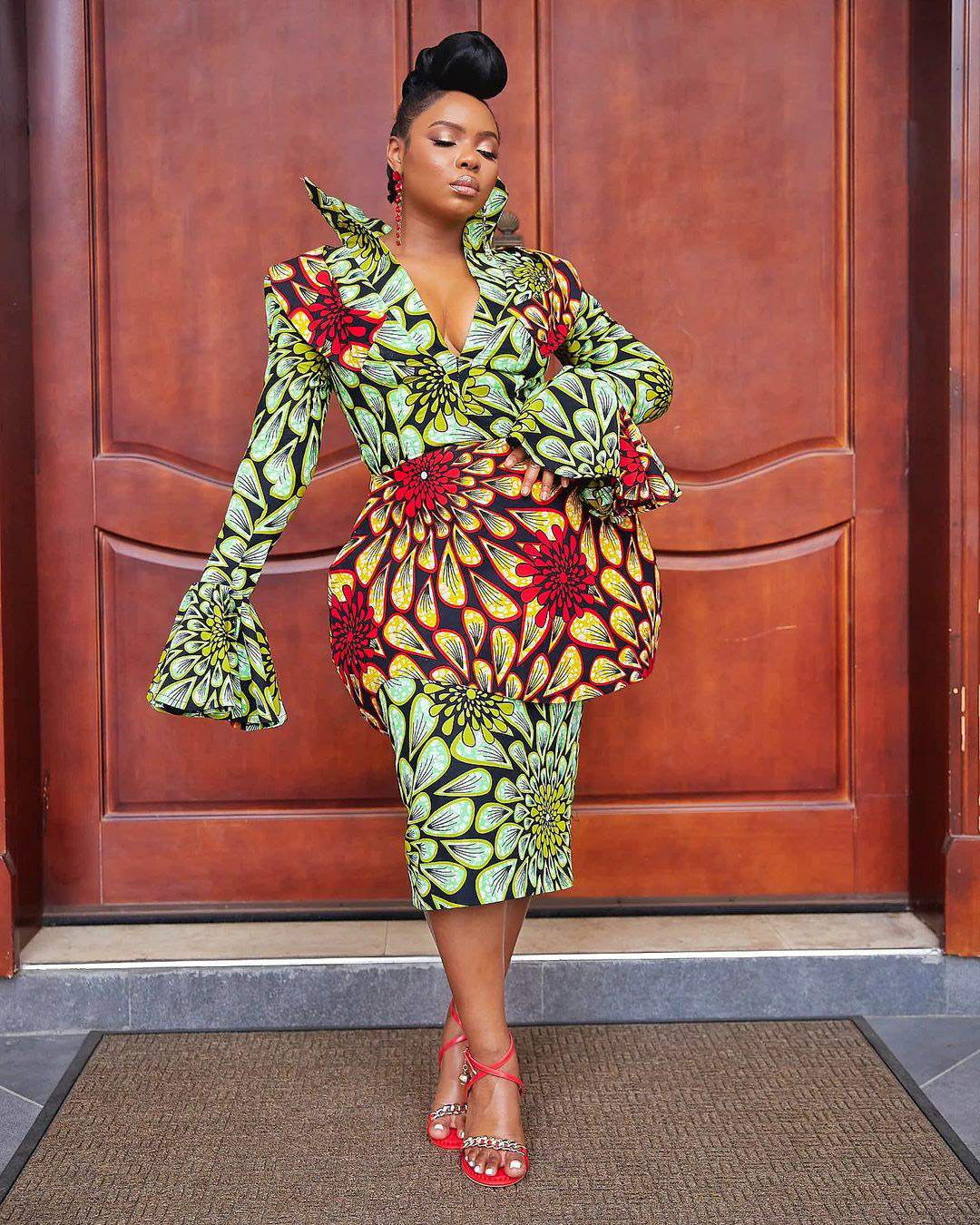 Yemi Alade : 5 superbes looks de sa collaboration avec Hollantex